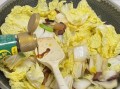 腊肉炒白菜怎么做_腊肉炒白菜用焯水吗