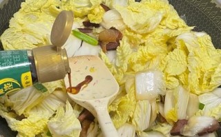 腊肉炒白菜怎么做_腊肉炒白菜用焯水吗