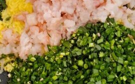 鸡蛋韭菜虾仁饺子馅怎么做_韭菜虾仁饺子馅怎么调好吃