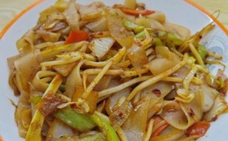 炒凉皮的家常做法_炒凉皮怎么做好吃