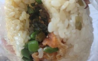糯米饭团的家常做法_怎么做糯米饭团不粘手