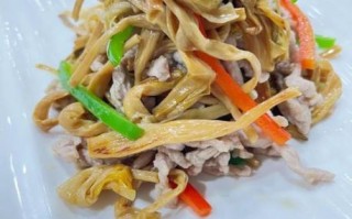 黄花菜炒肉怎么做_黄花菜炒肉用焯水吗