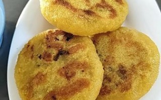 玉米猪肉馅饼怎么做_玉米猪肉馅饼怎么和面