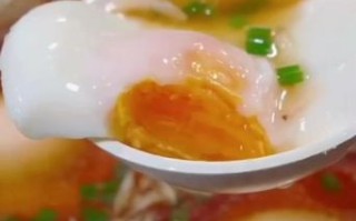 带汤荷包蛋怎么做好吃_荷包蛋汤不碎技巧