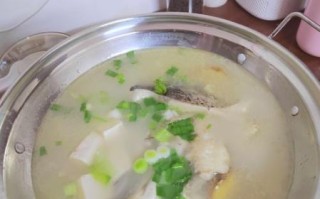 大鱼头豆腐汤怎么做_鱼头汤去腥技巧