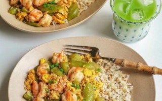 虾仁炒蛋饭怎么做_虾仁炒蛋饭热量高吗