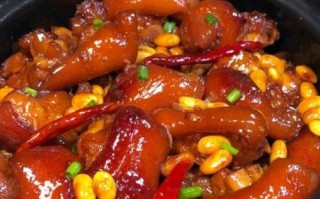 蹄膀炖黄豆怎么做好吃_蹄膀炖黄豆的家常做法