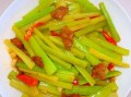 西芹怎么炒才脆_西芹焯水几分钟最佳