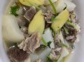 家常牛肉烧萝卜怎么做_牛肉炖萝卜软烂不柴技巧