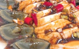 凉拌豆腐皮蛋怎么做_皮蛋拌豆腐要不要焯水