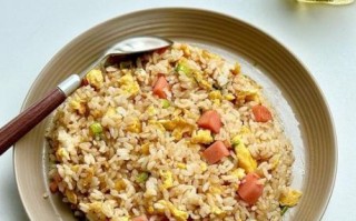 鸡蛋火腿炒饭怎么做_鸡蛋火腿炒饭热量高吗