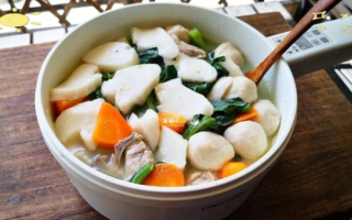 年糕怎么煮不糊锅_家常年糕汤做法