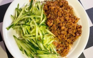 老北京炸酱面怎么做_正宗炸酱面配料有哪些