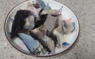 鲟鱼头能吃吗_全是脆骨怎么处理