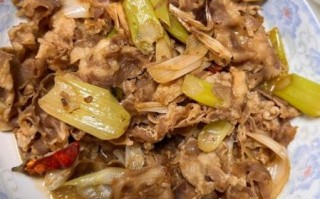 葱爆羊肉怎么炒才嫩_葱爆羊肉家常做法窍门
