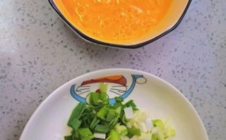 鸡蛋炒大米怎么做_鸡蛋炒大米先放蛋还是先放米