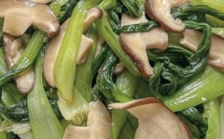 香菇炒青菜怎么炒才好吃_香菇炒青菜要不要焯水