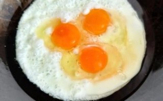 荷包蛋怎么煎圆_如何让荷包蛋不散