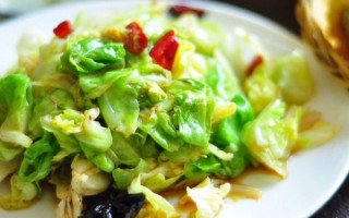 素炒甘蓝菜怎么炒好吃_甘蓝菜焯水还是不焯水