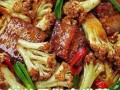 肉和花菜怎么炒好吃_花菜炒肉要不要焯水
