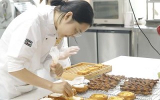 哪里学做生日蛋糕好_蛋糕学校培训哪家好