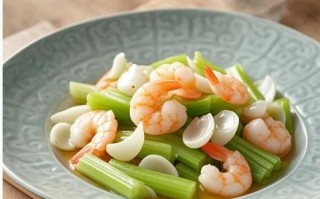 西芹百合炒虾仁怎么做_西芹百合炒虾仁热量高吗
