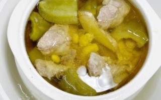 苦瓜煲汤怎么做_苦瓜煲汤要不要焯水