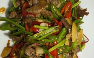 爆炒羊肉的家常做法_怎么炒才嫩