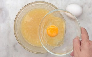 鸡蛋清敷脸一年了_皮肤真的变好吗