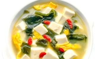 鲫鱼裙带菜豆腐汤怎么做_鲫鱼汤去腥技巧