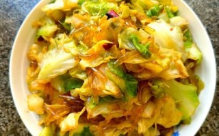 甘蓝炒粉条怎么做好吃_家常做法窍门