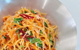 凉拌土豆丝怎么做才脆_正宗做法调料比例