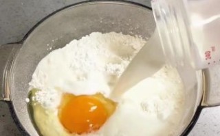 鸡蛋糕家庭简单版怎么做_鸡蛋糕需要发酵吗