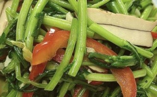 蚝油炒茼蒿怎么炒才脆嫩_蚝油炒茼蒿用焯水吗