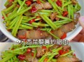 藜蒿炒肉怎么做_藜蒿炒肉用腊肉还是鲜肉