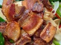 青蒜炒腊肉怎么炒好吃_腊肉炒青蒜要不要焯水