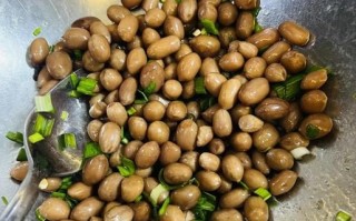 水煮花生米怎么入味_水煮花生米的正确做法