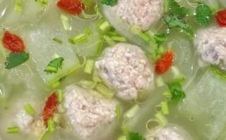 肉丸冬瓜汤的做法_冬瓜汤怎么做好喝