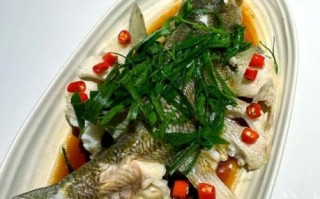 鲈鱼怎么做好吃又简单_清蒸鲈鱼几分钟