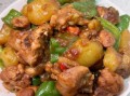 鸡肉焖土豆怎么做_鸡肉焖土豆需要焯水吗