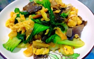 平菇炒油菜怎么做才好吃_平菇炒油菜的家常做法窍门