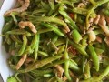 家常豆角炒肉怎么做_豆角炒肉先炒肉还是先炒豆角