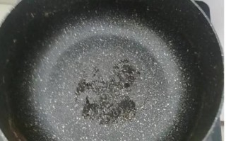 什么材质的锅不粘锅_不粘锅涂层掉了还能用吗