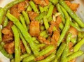豆角炒肉怎么做好吃_豆角炒肉不柴不老的窍门