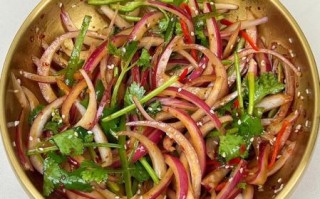 洋葱怎么做好吃凉拌_洋葱凉拌要不要焯水