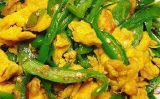 鸡蛋炒青椒怎么做_鸡蛋炒青椒热量高吗