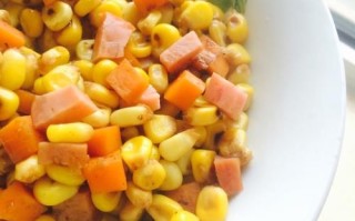 玉米粒炒火腿肠怎么做_玉米粒炒火腿肠家常做法