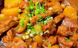 糖醋排骨土豆怎么做_糖醋排骨土豆先炒还是先炖