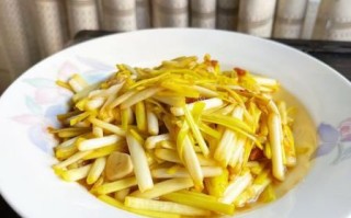 蒜黄炒豆腐怎么做_蒜黄炒豆腐需要焯水吗