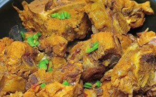 炖大骨头汤怎么炖好喝_骨头汤变白技巧